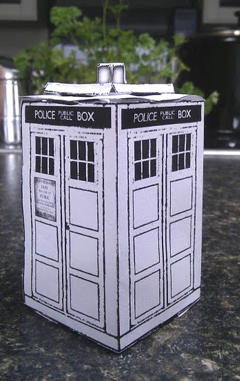 DIY paper or card 3D Tardis printable – LizQuilty.com